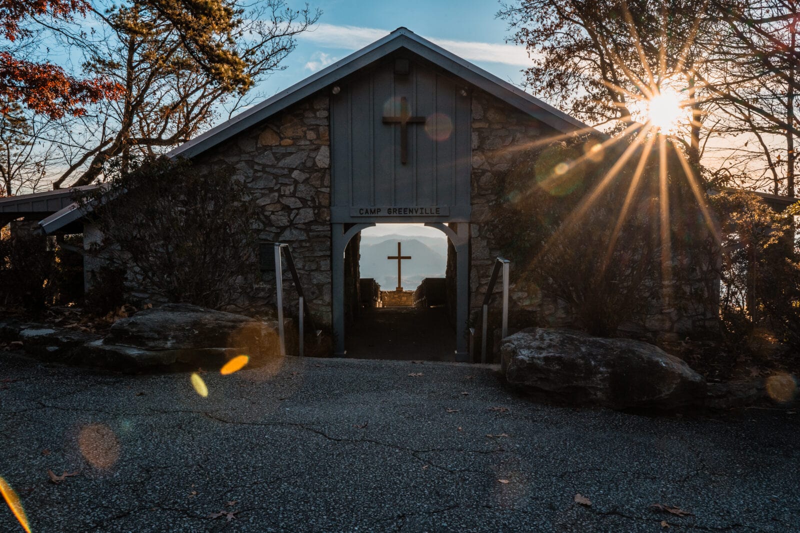 Pretty Place Wedding at Symmes Chapel | Complete Guide » StoryBright Films